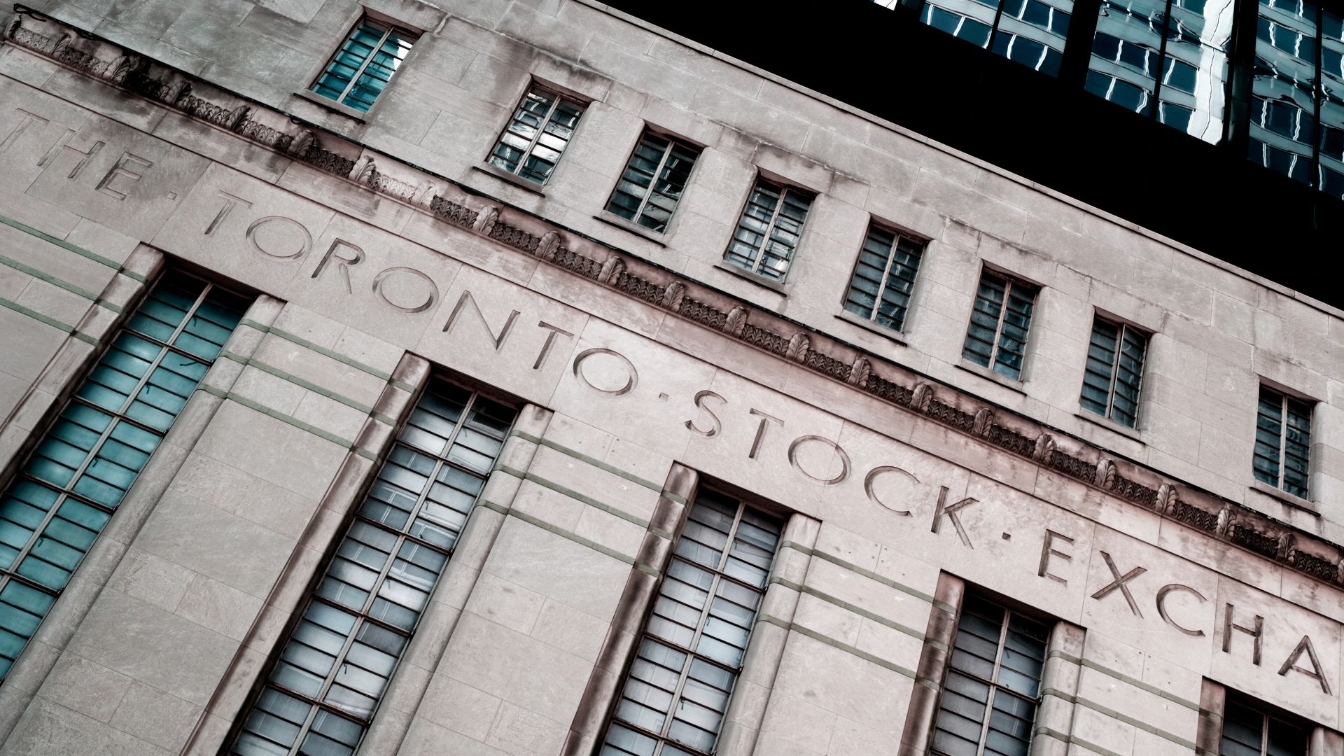 Smith Business Insight - Content - How to Decolonize Your Business